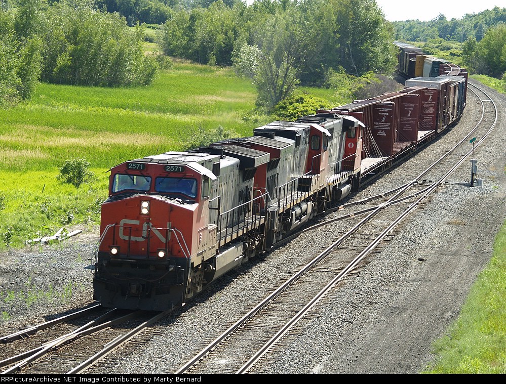 CN 2571 on CSX